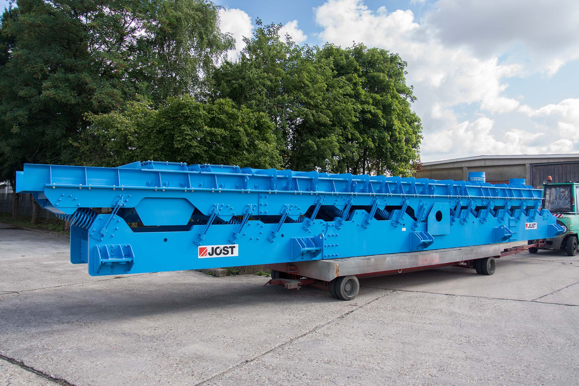 Resonance conveyor two-mass-system | SEDIC